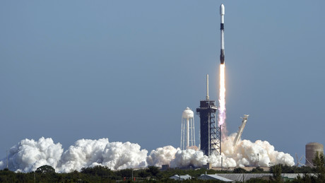 Spektakuläre Premiere: SpaceX Falcon-9-Rakete landet erstmals auf ...